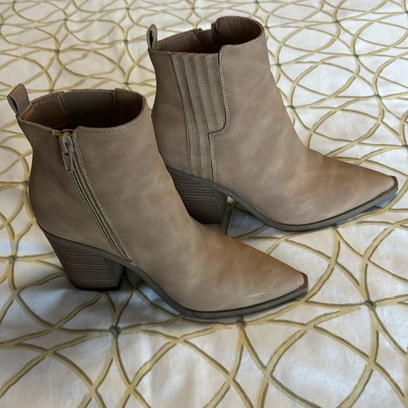 Universal Thread | Shoes | Universal Thread Whitney Boots | Poshmark